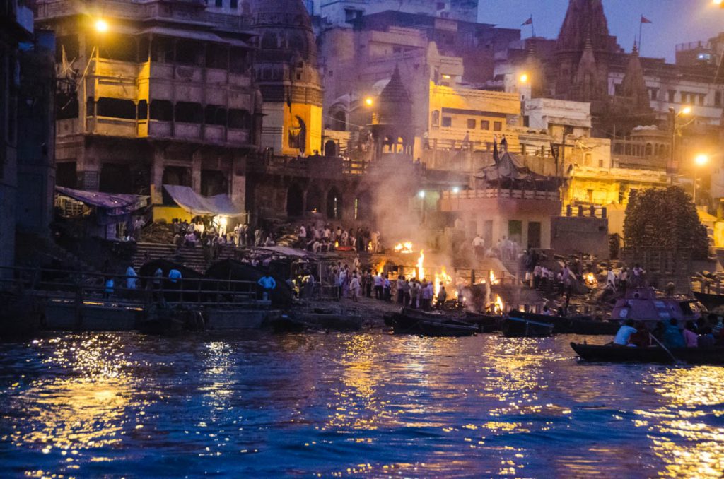 People swim with rotting corpses in Varanasi to cleanse themselves of sin