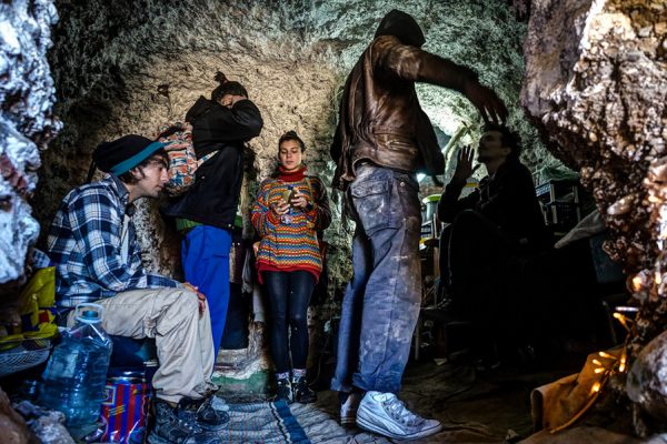You can live for free in this beautiful gypsy cave-village in Spain ...