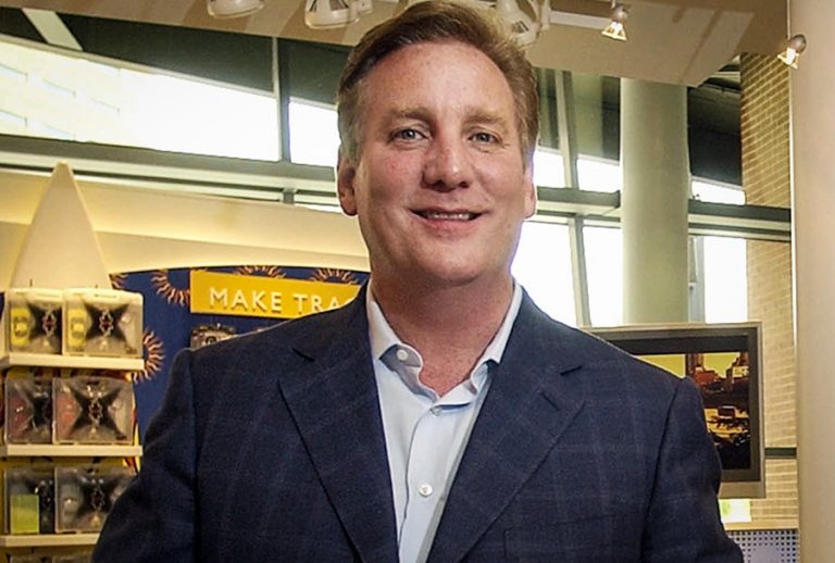 How these 7 high-profile leaders and CEOs faked their way into million ...