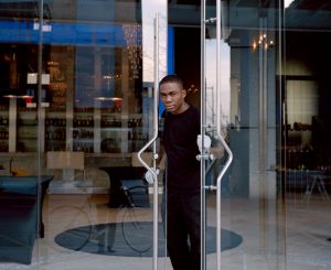 Incredible female photographer approaches men who catcall her and takes ...