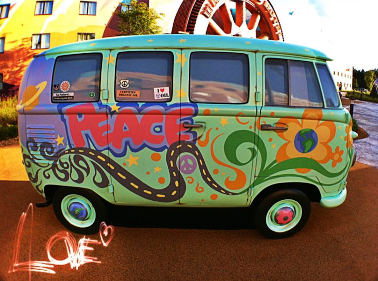 10 Photos of VW Kombis that will make you miss the 70s